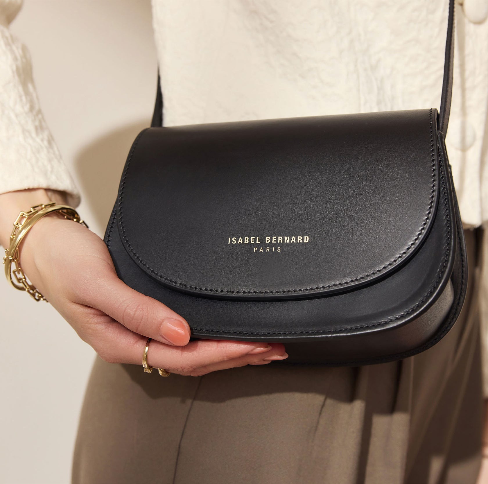 Isabel Bernard - zwarte leren crossbody tas van natuurleer IB21110